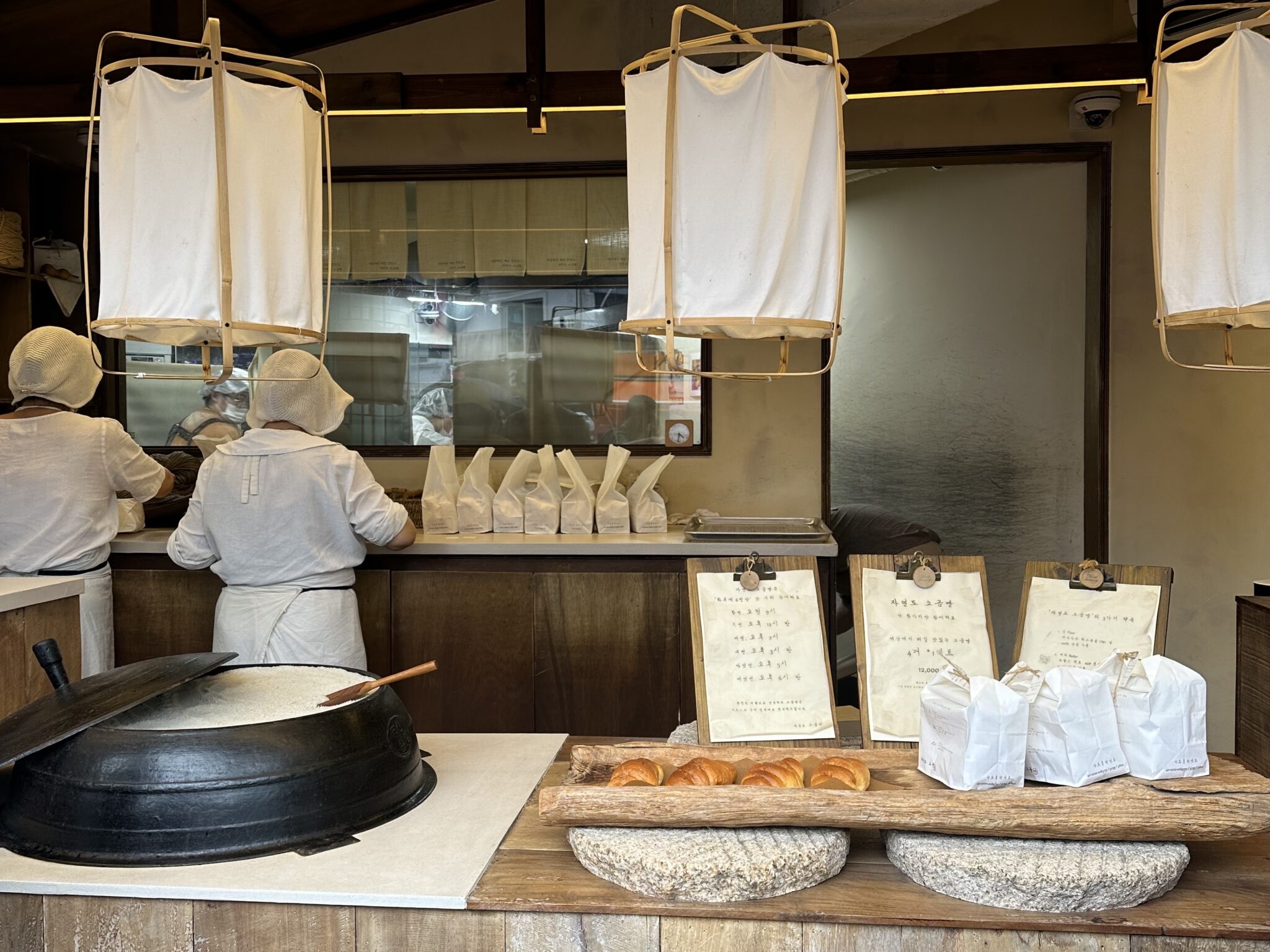 【話題】韓国ｿﾝｽ(聖水)で行列のｼﾞｬﾖﾝﾄﾞ塩ﾊﾟﾝを食べてみた! | Museblog